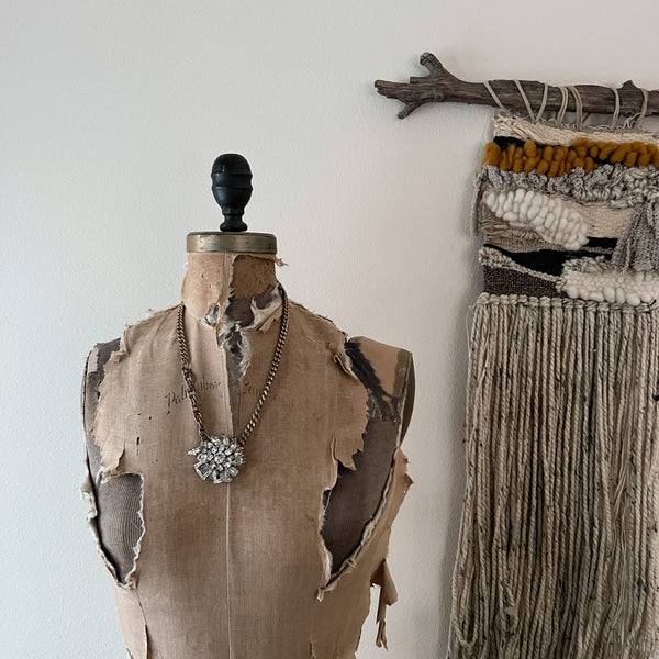 1910 – Guilded Grey