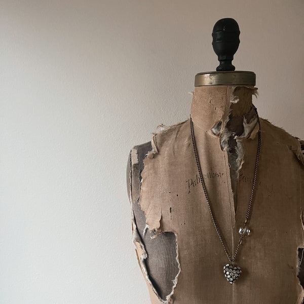 Antique Amore – Guilded Grey