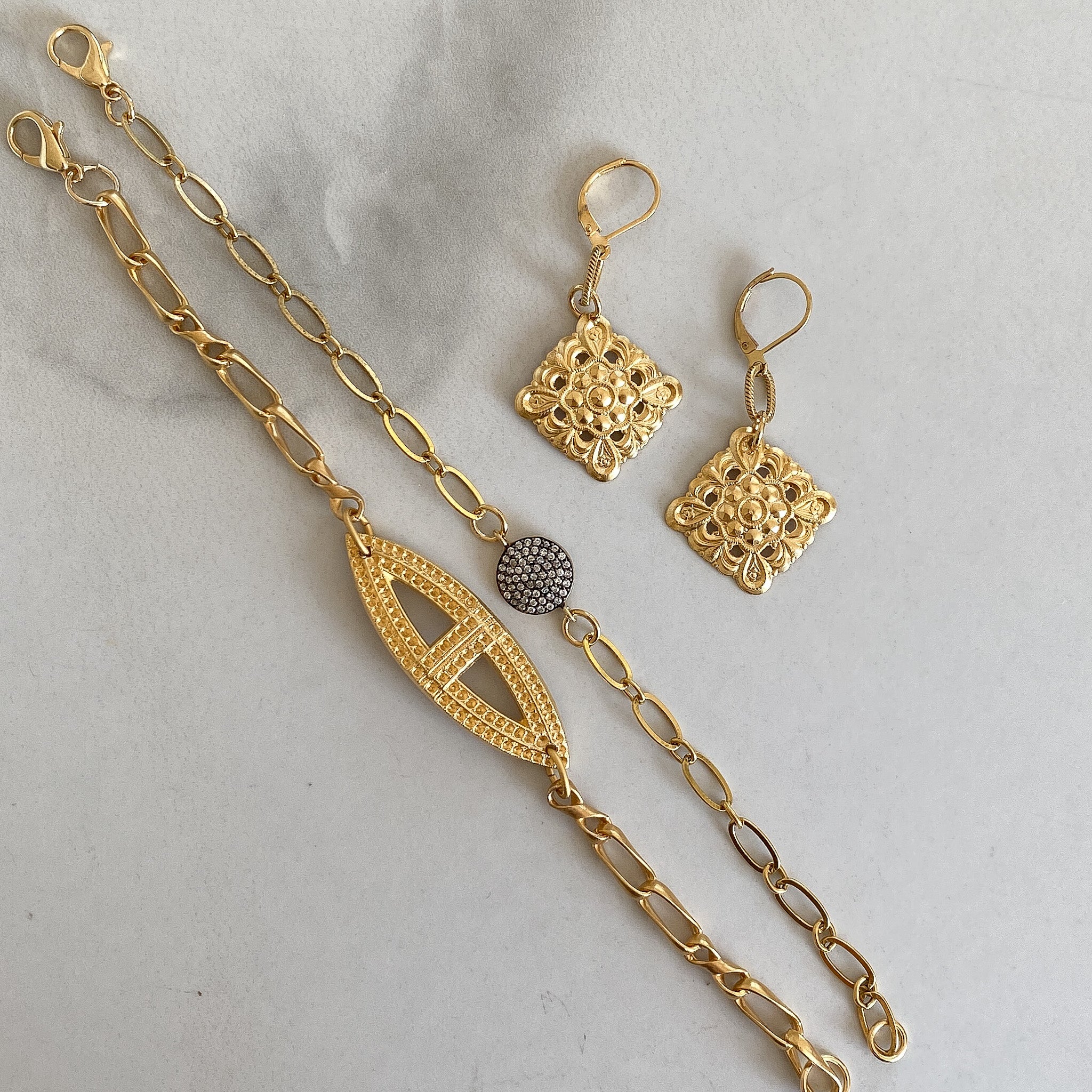 Collins – Guilded Grey